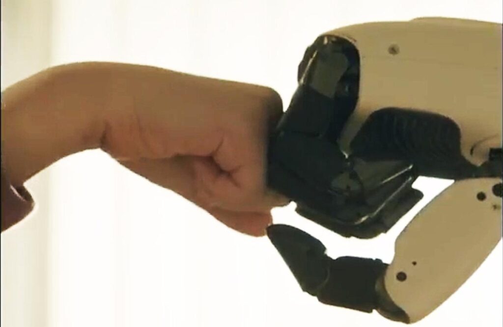 LG will showcase a humanoid robotic assistant for household chores ...